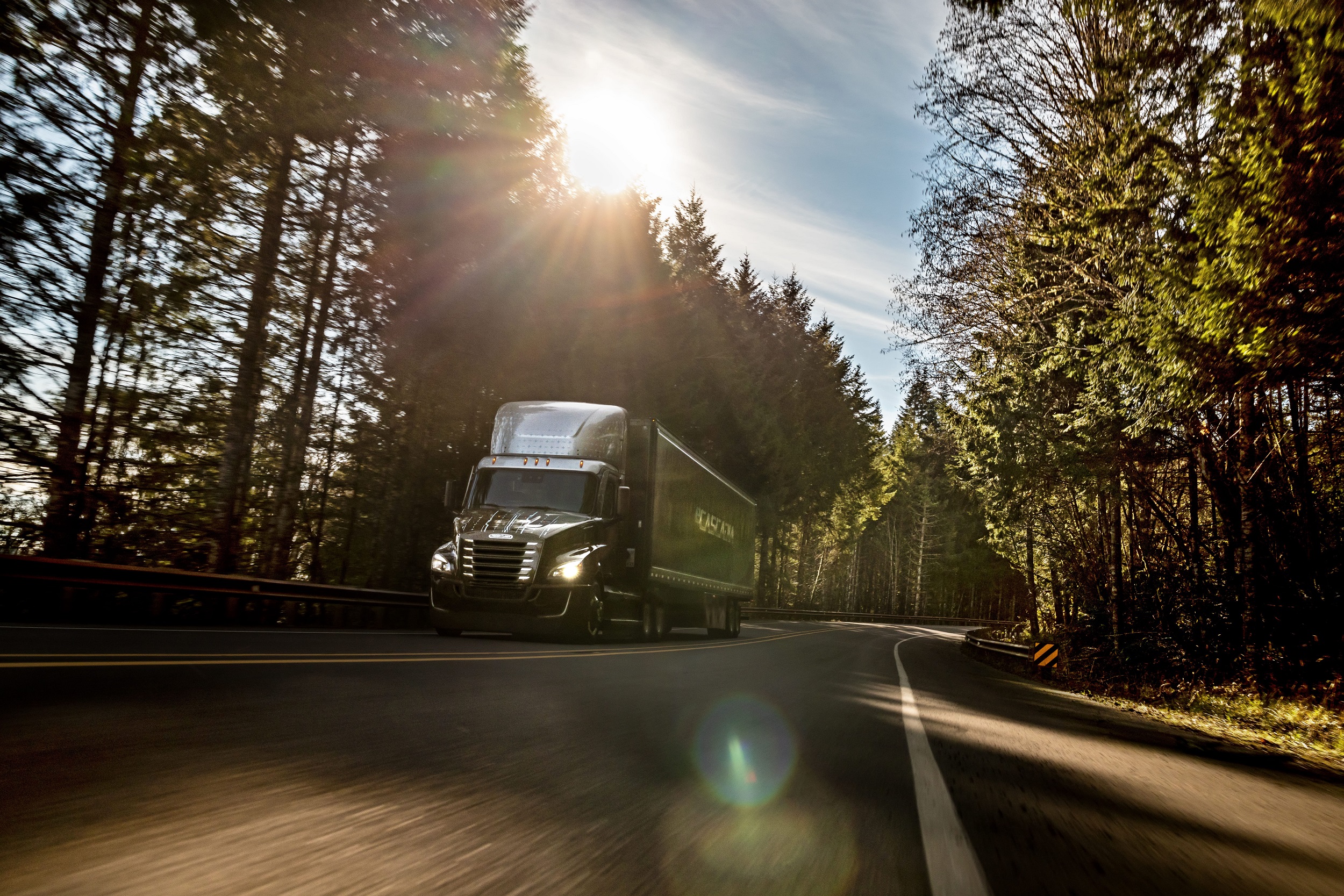 World premiere of the new battery electric Freightliner eCascadia ...