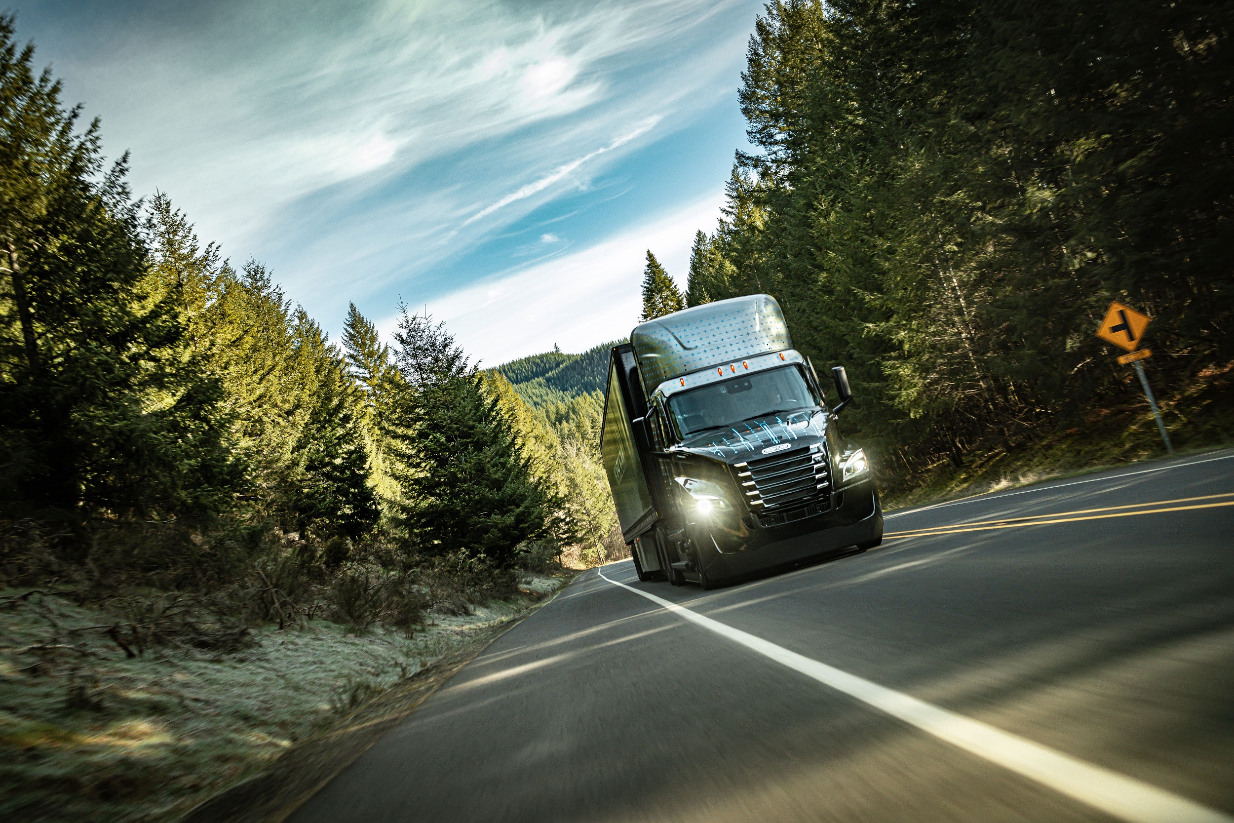 World premiere of the new battery electric Freightliner eCascadia ...