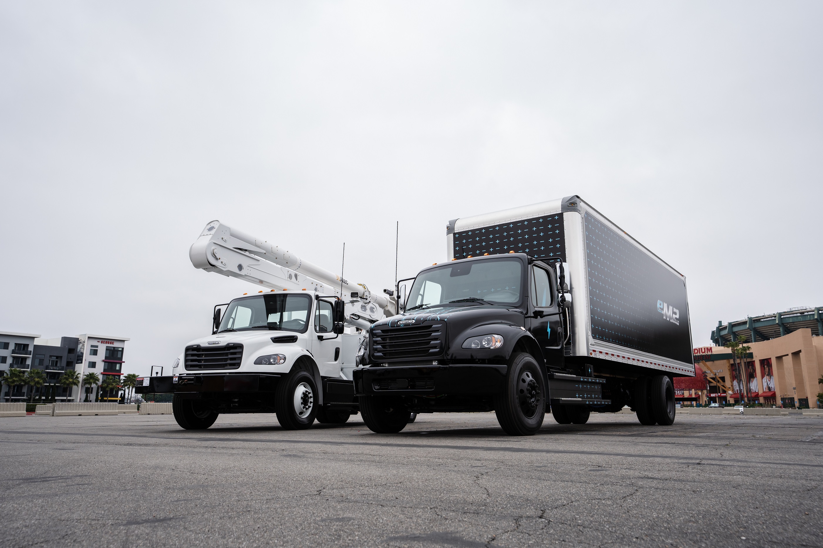 Daimler Truck North America Unveils Freightliner eM2, the Versatile ...