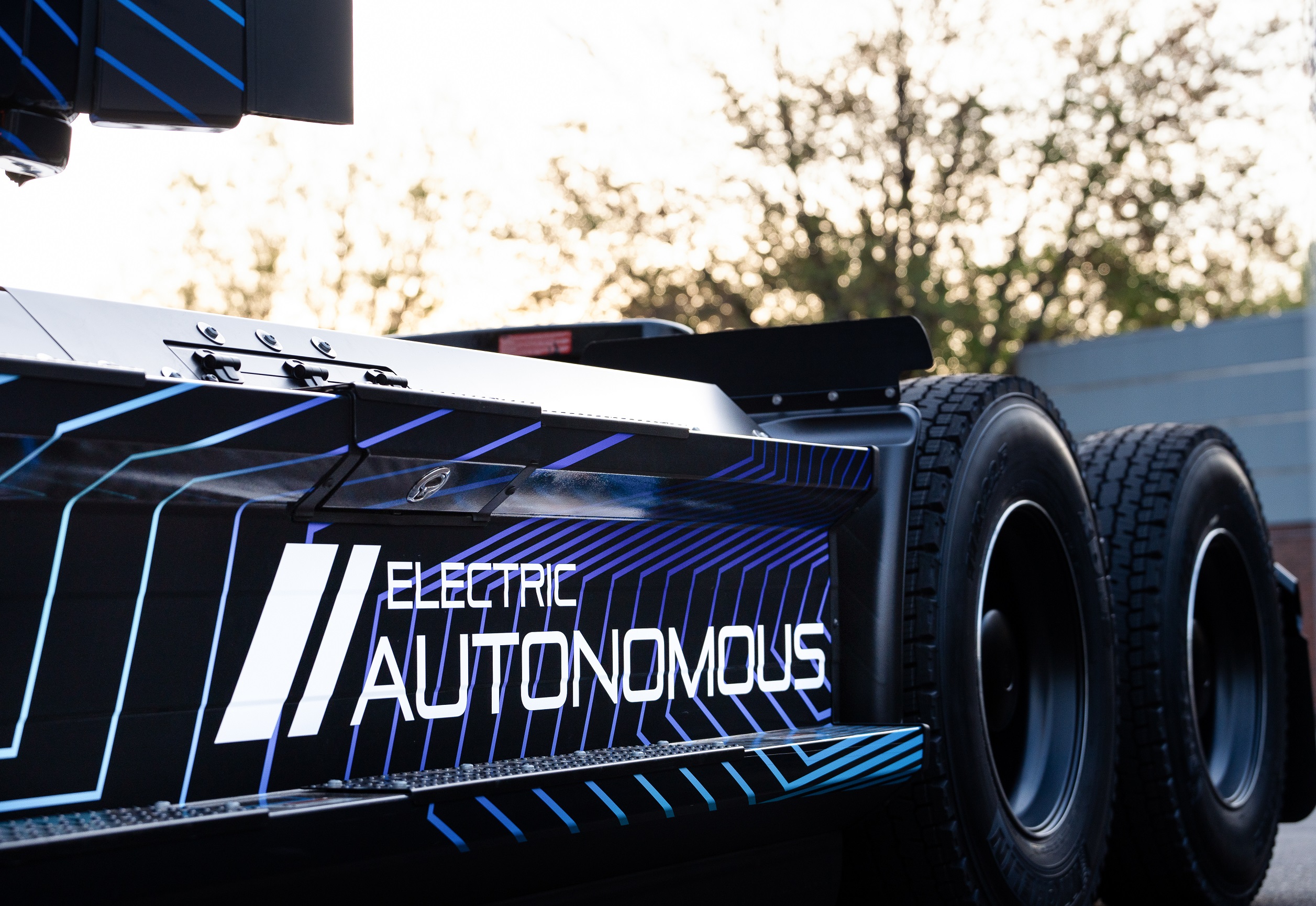 Daimler Truck unveils battery electric autonomous Freightliner ...