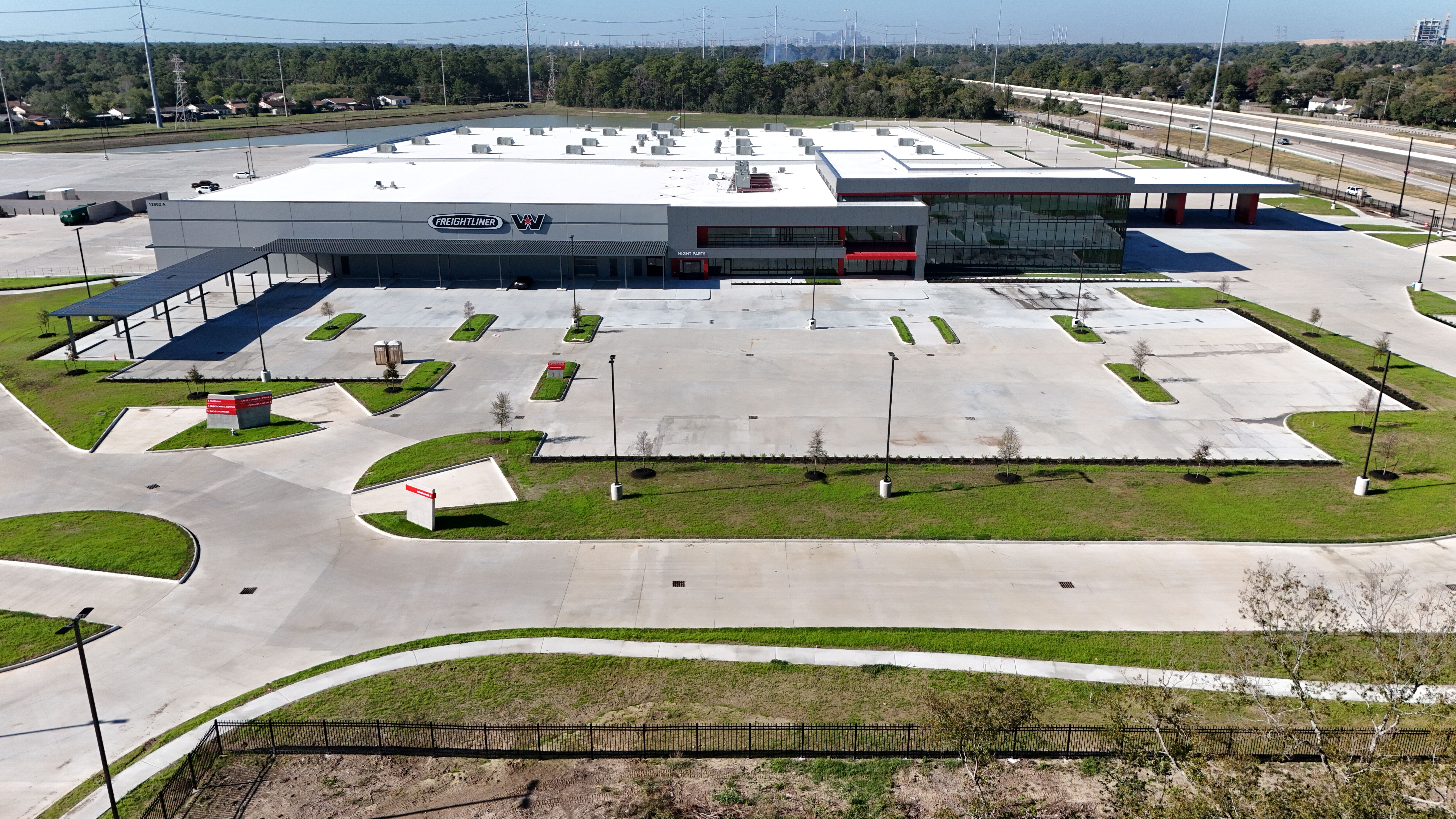 SelecTransportation Resources Opens Largest DTNA Dealership | Daimler ...