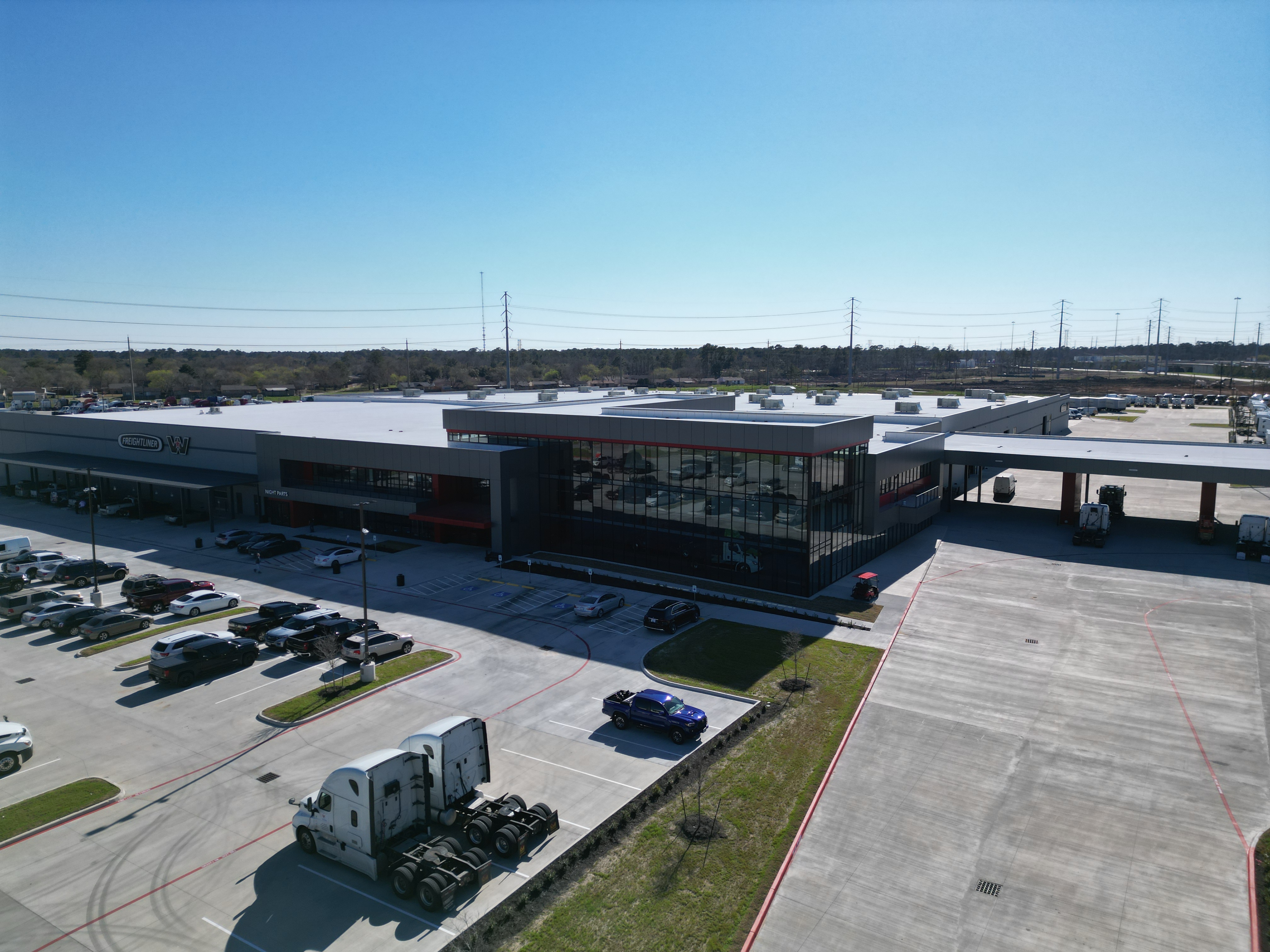 SelecTransportation Resources Opens Largest DTNA Dealership | Daimler ...
