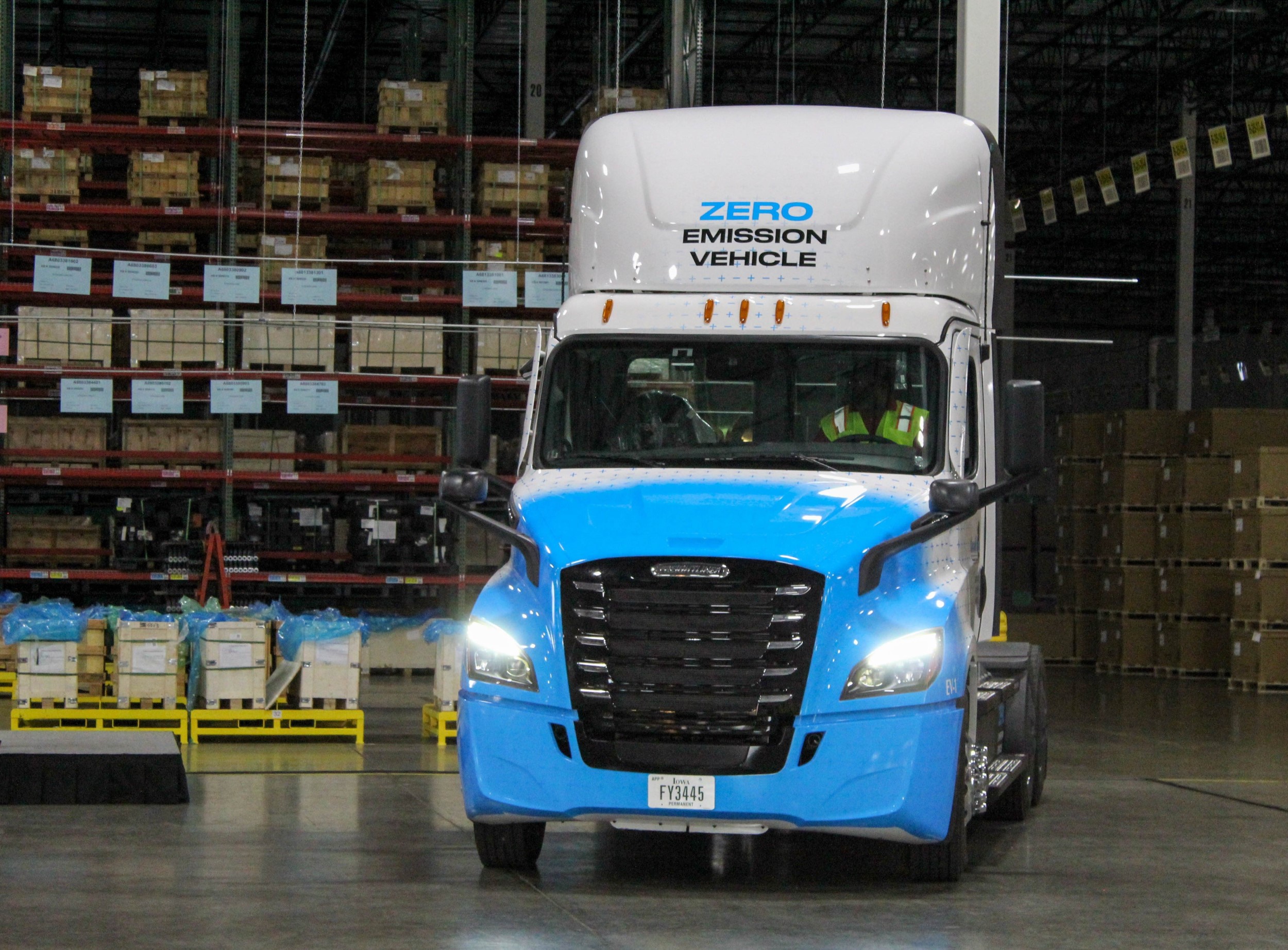 Daimler Truck North America launches first electric Freightliner ...